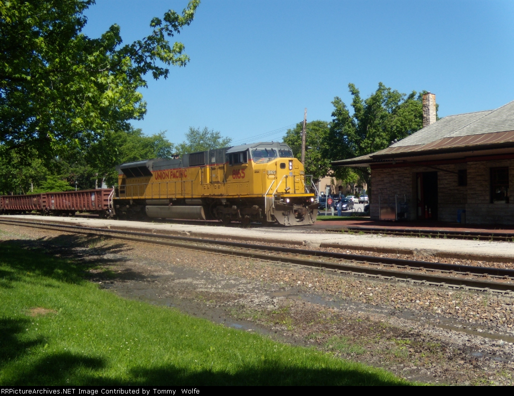 UP 8165 leads a manifest at Kirkwood